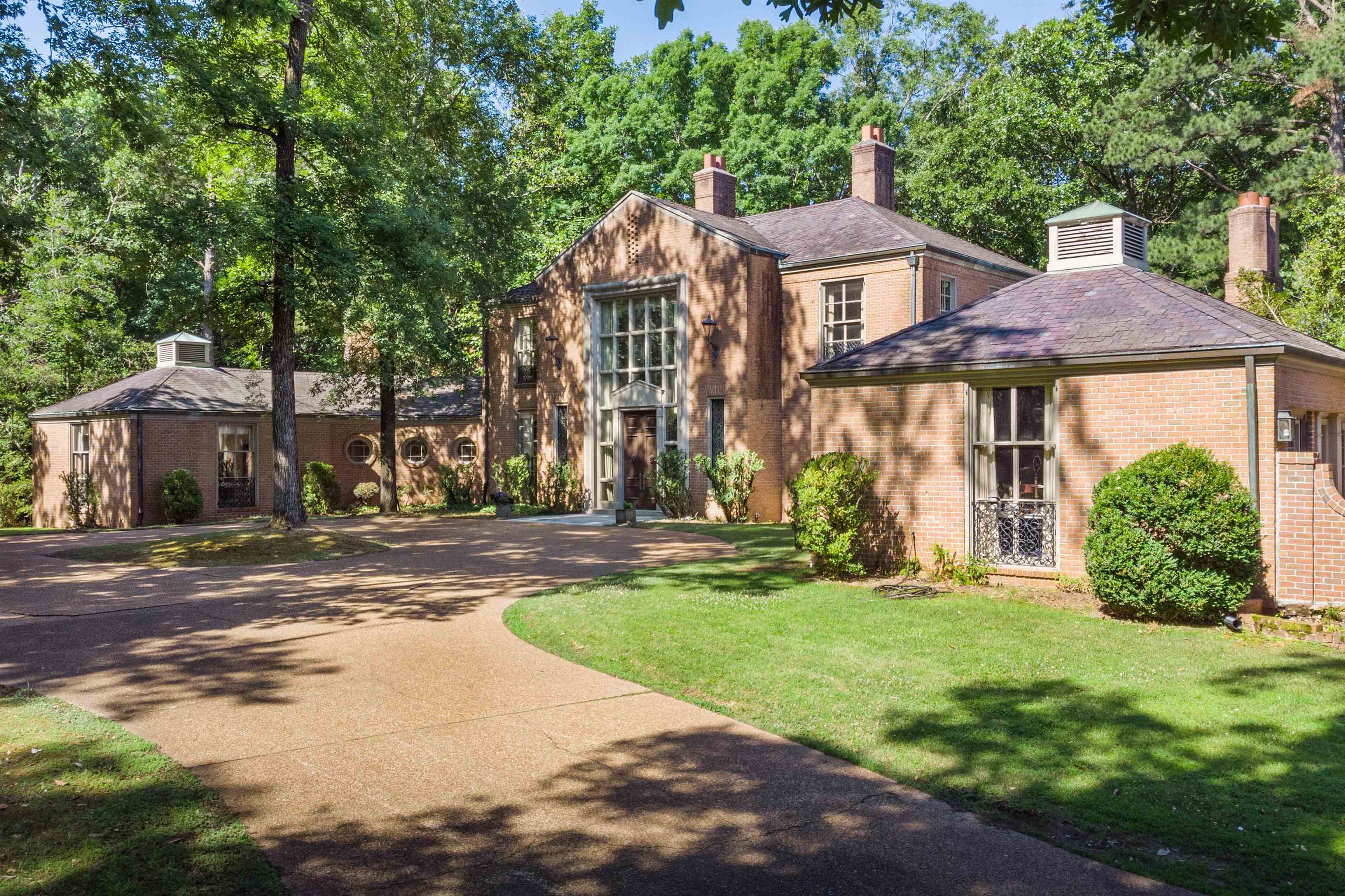 615 S Shady Grove Rd, Memphis, TN 38120