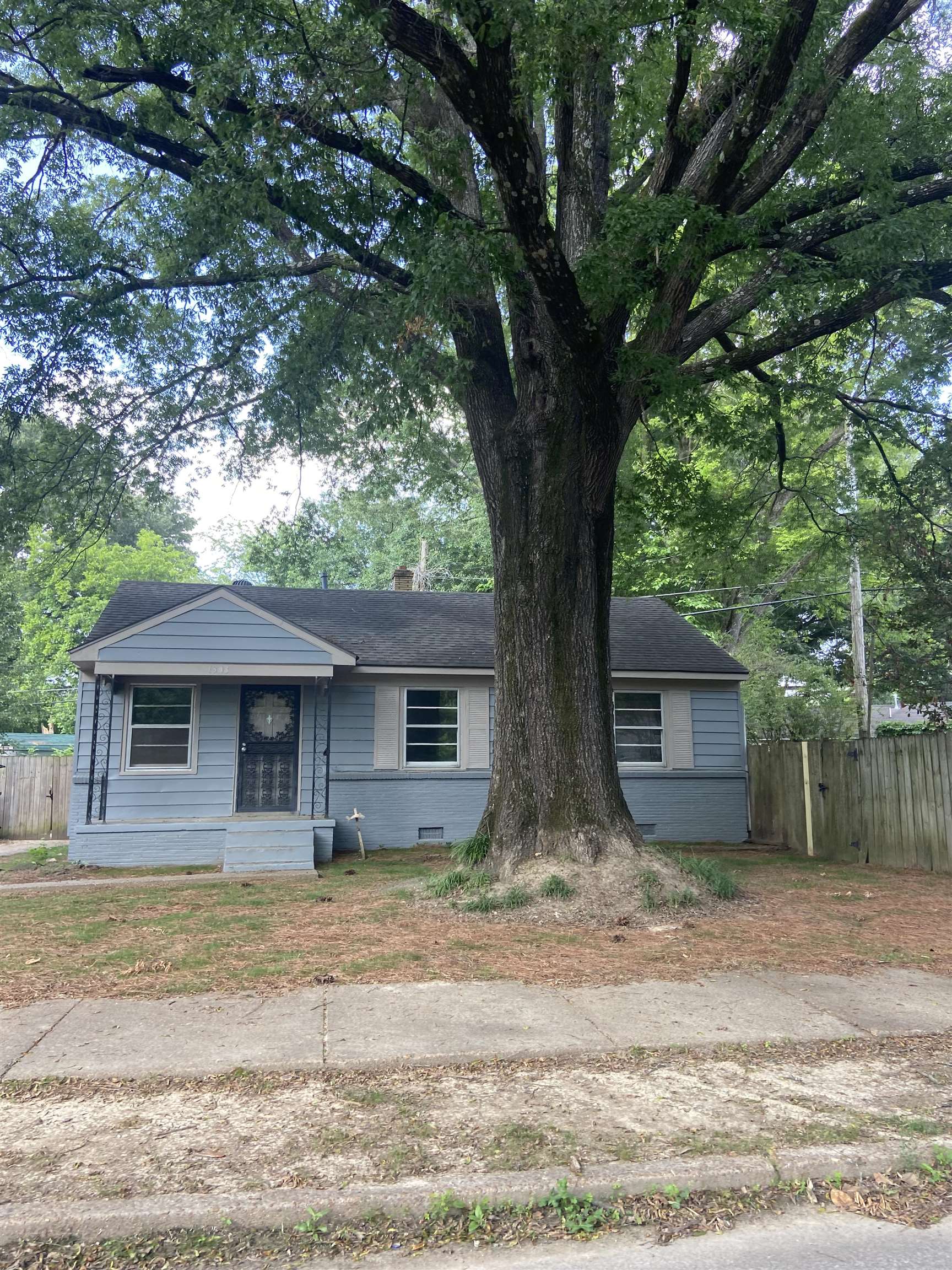 1308 Weymouth St, Memphis, TN 38108